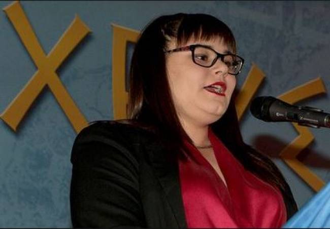 Προκαλεί η κόρη του Μιχαλολιάκου: "Σας φτύνουμε κατάμουτρα, σας έχουμε ...