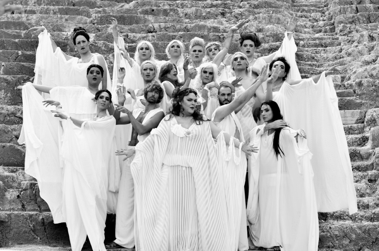 Οι Εκκλησιάζουσες του Αριστοφάνη σε καλοκαιρινή περιοδεία | Το Κουτί ...