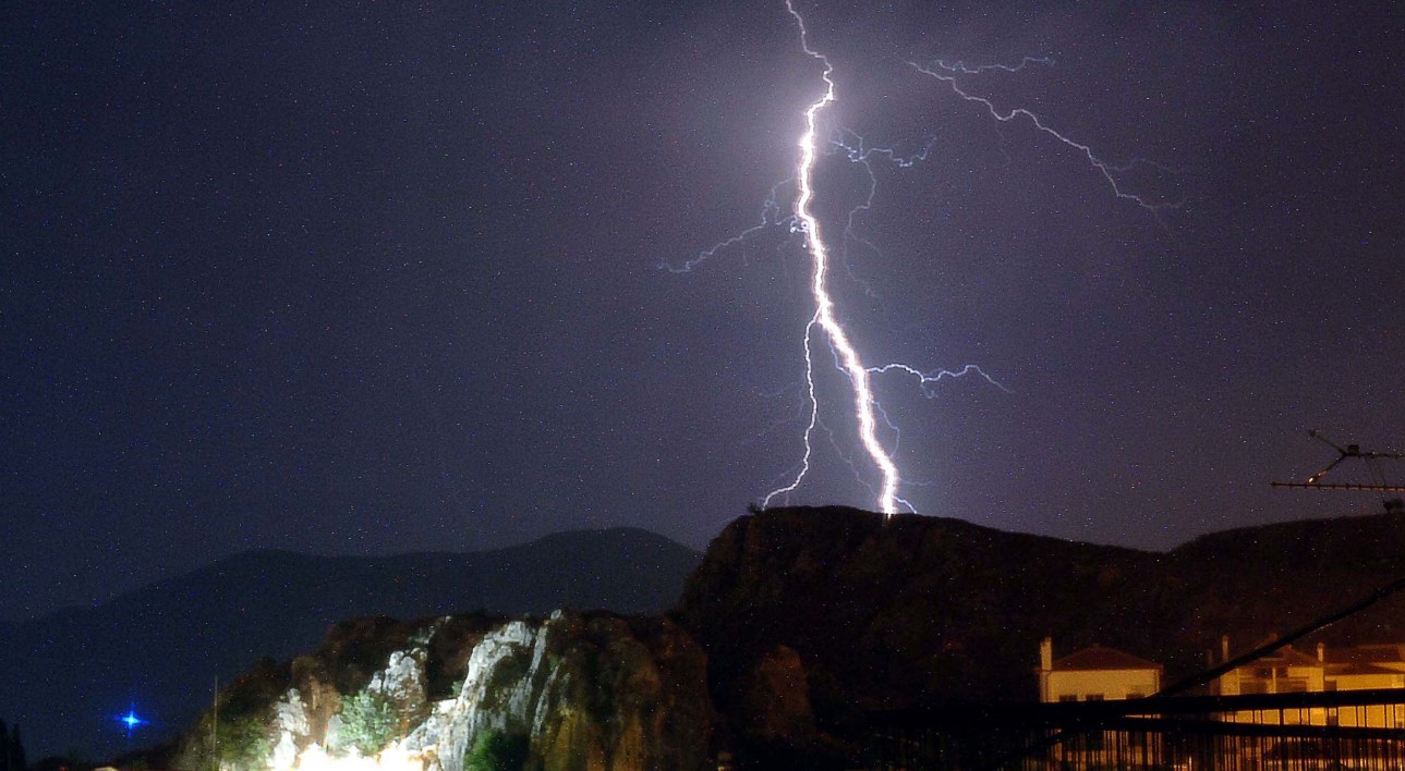 Ο καιρός σήμερα: Βροχές, καταιγίδες, χαλάζι και κεραυνοί | Το Κουτί της ...