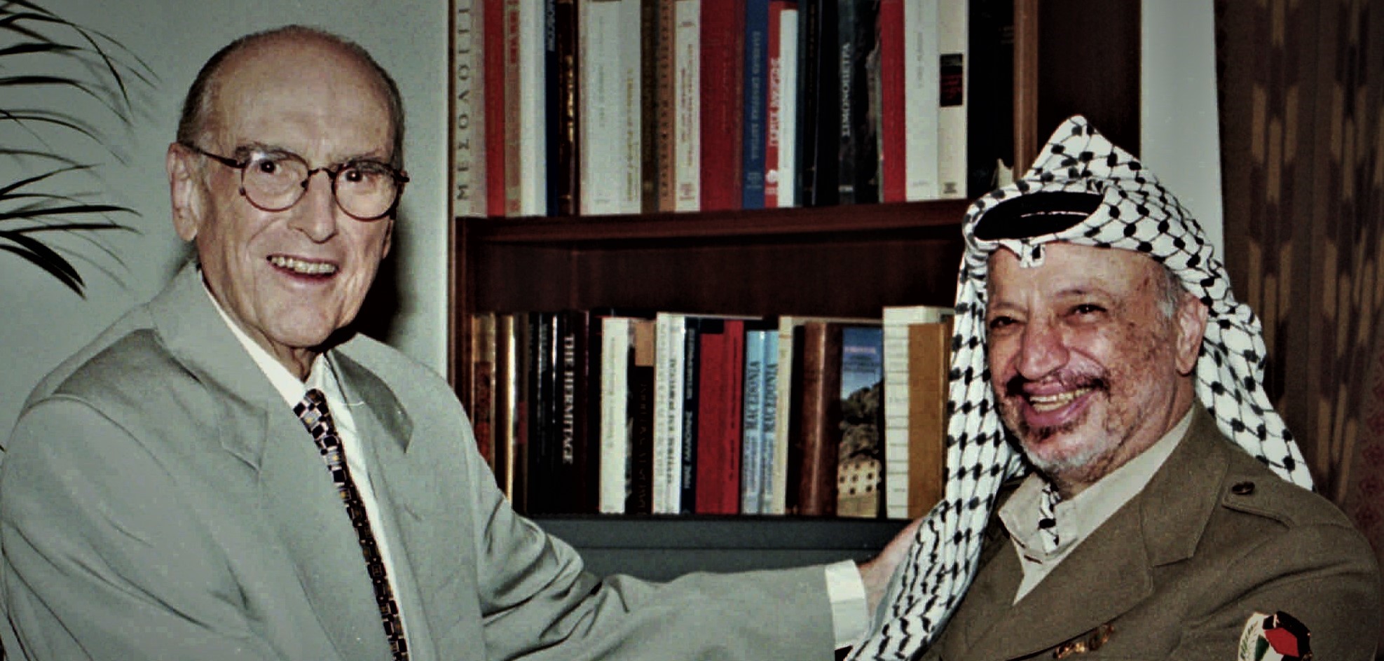 Όταν ο Ανδρέας Παπανδρέου παρείχε καταφύγιο στον Γιάσερ Αραφάτ | Το ...