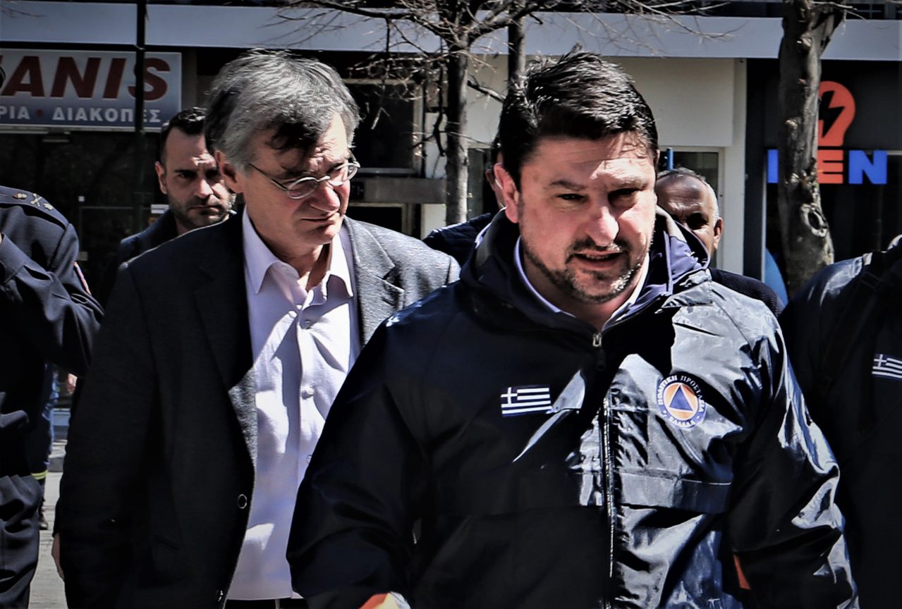 Υπηρέτες δύο αφεντάδων: Τέσσερα μικρά και ένα μεγάλο ερώτημα για την ...