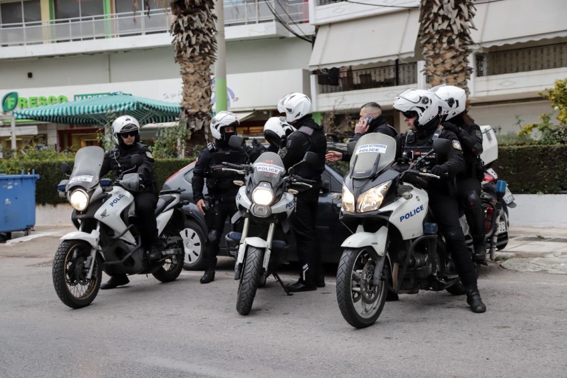 Καταγγελία διανομέα για αστυνομική βία: «Με ξυλοκόπησαν και με ...