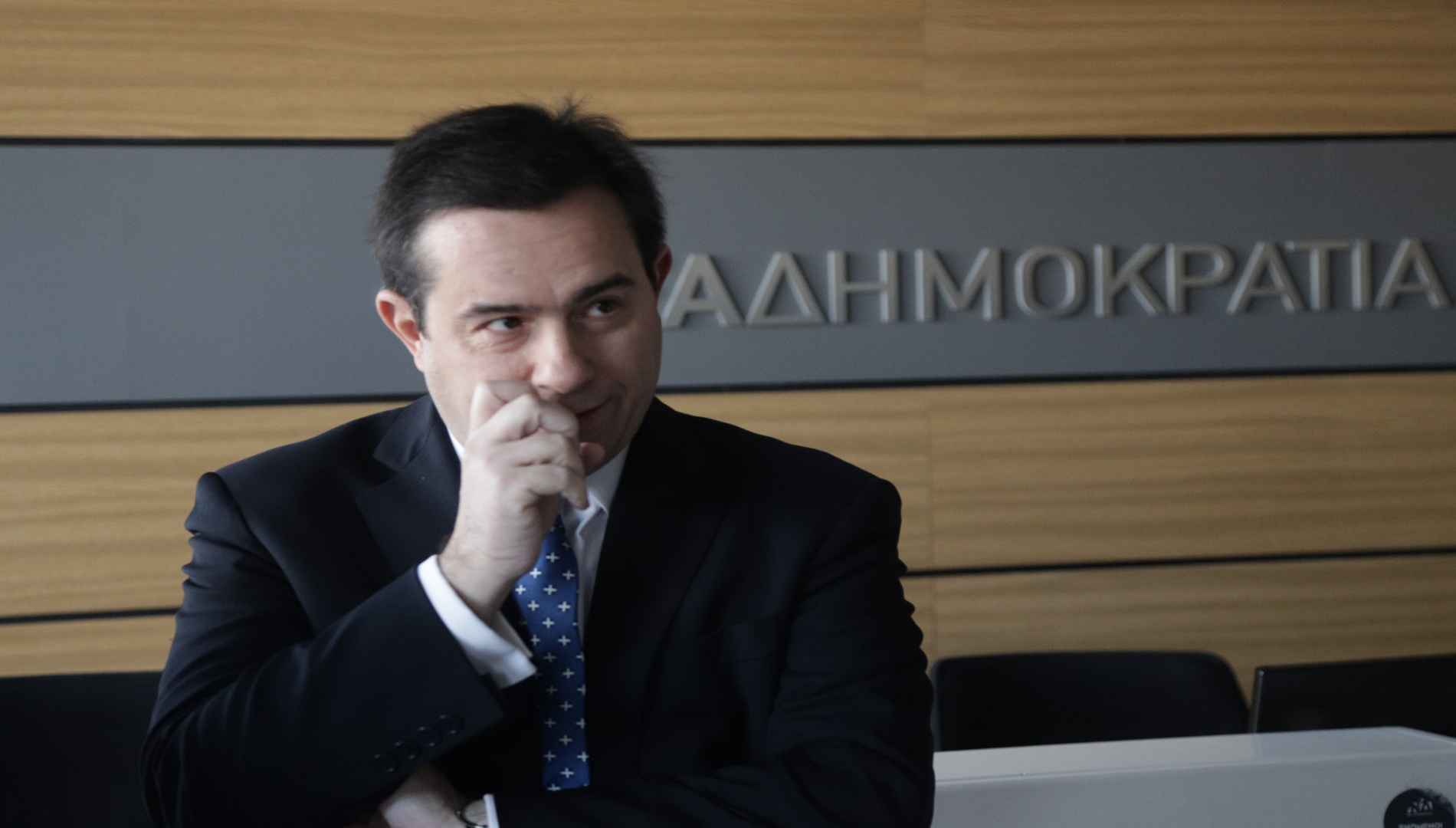 Είδες ο Μηταράκης; | Το Κουτί της Πανδώρας