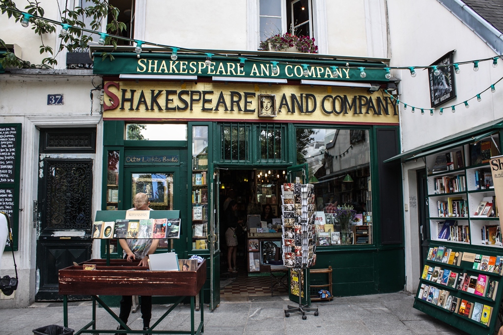 Shakespeare & Co - Ένα από τα πιο διάσημα βιβλιοπωλεία του κόσμου ...