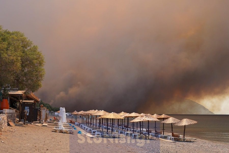 Φωτιά στην Μυτιλήνη-Καίγονται σπίτια στα Βατερά (video) | Το Κουτί της ...