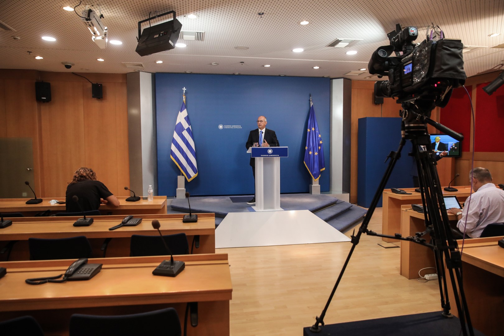 «Ράπισμα» σε κυβέρνηση και Οικονόμου και από τους Δημοσιογράφους χωρίς ...