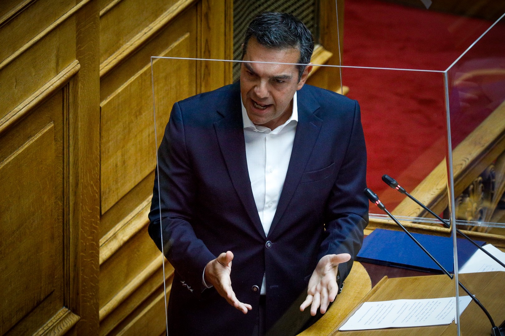 «Γιατί παρακολουθούσατε τον Ανδρουλάκη;» - Σταμάτησε την ομιλία του ο ...