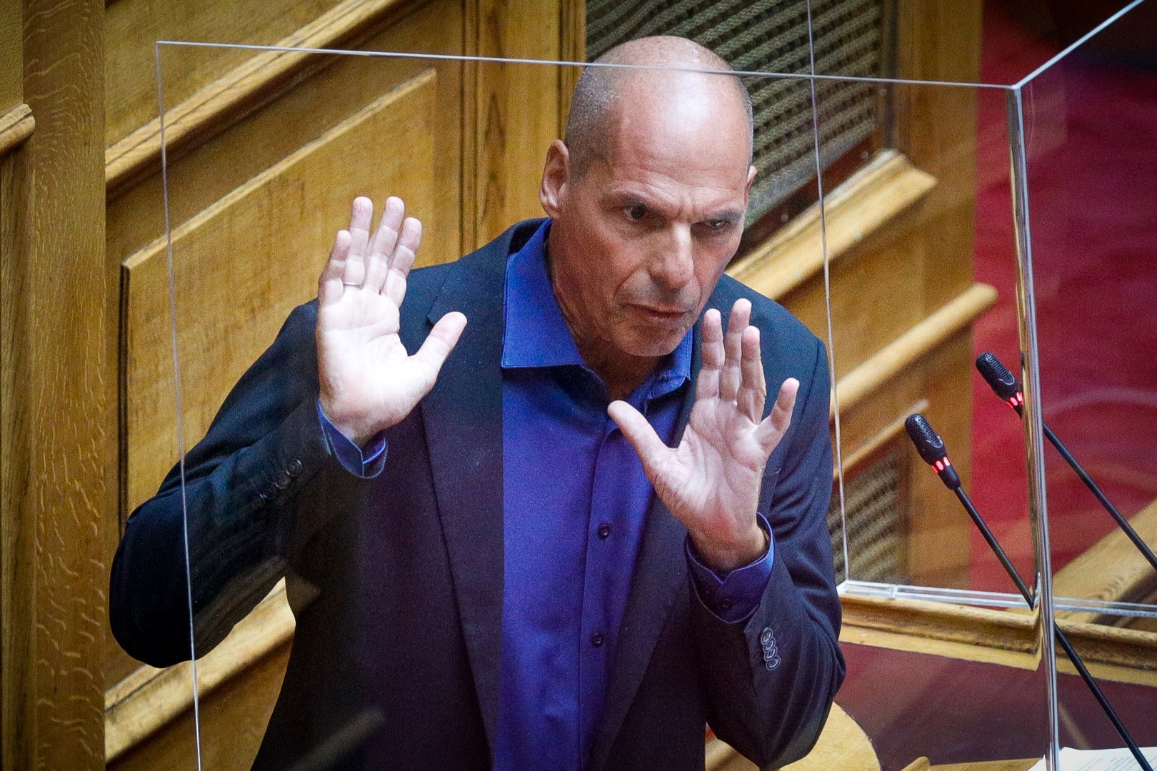 Επική ατάκα Βαρουφάκη σε Μητσοτάκη: Οι βουλευτές της ΝΔ δεν σε ...