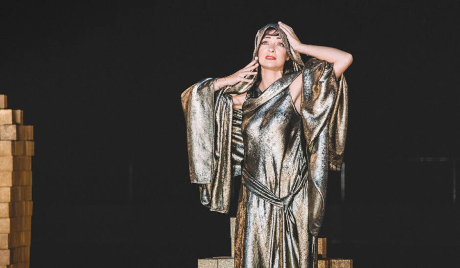 «Ελένη» του Ευριπίδη σε σκηνοθεσία Βασίλη Παπαβασιλείου στο Θέατρο ...