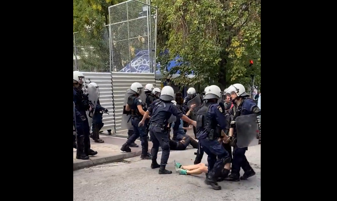 Προσαγωγές και συλλήψεις - Κρεσέντο αστυνομικής βίας στα Εξάρχεια μετά ...