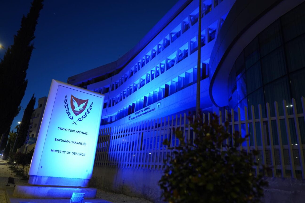 Υπουργείο Εθνικής Άμυνας: Δίνουν 25 εκατ. ευρώ για φωτιστικά εξωτερικού ...