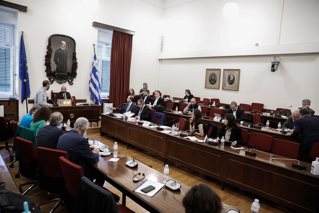 Η κυβέρνηση Μητσοτάκη τρέχει να μαζέψει το απόρρητο μετά τη συνάντηση ...