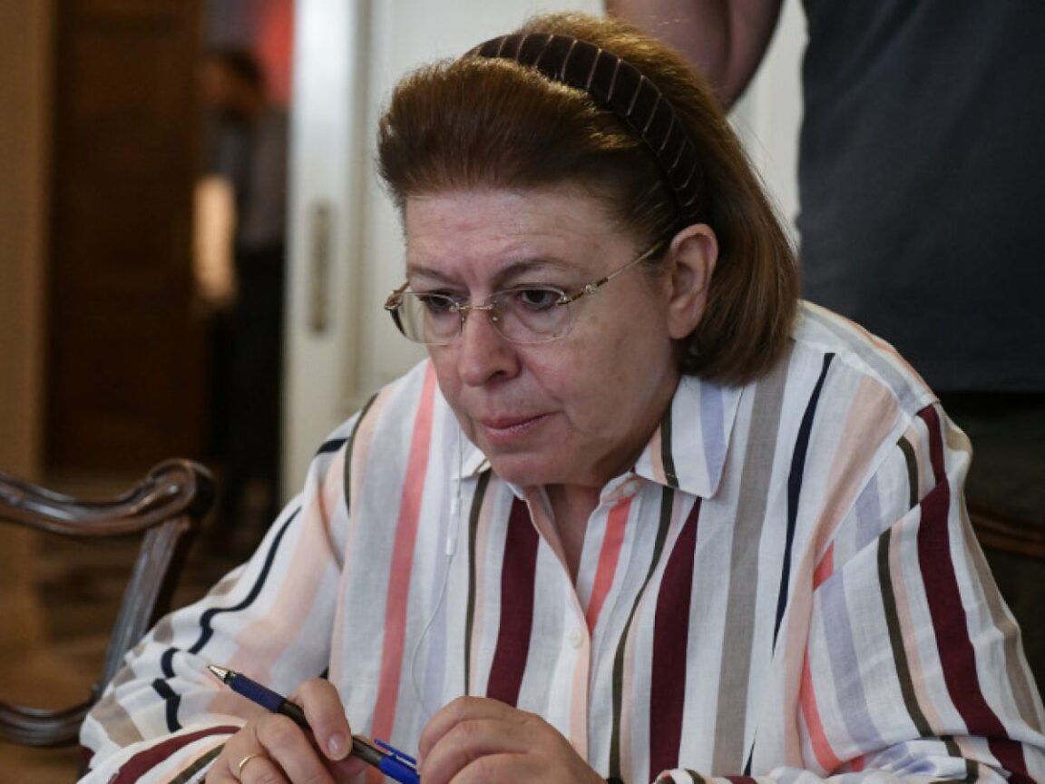 Η Μενδώνη, το ΕΚΟΜΕ και η «καυτή» πατάτα | Το Κουτί της Πανδώρας