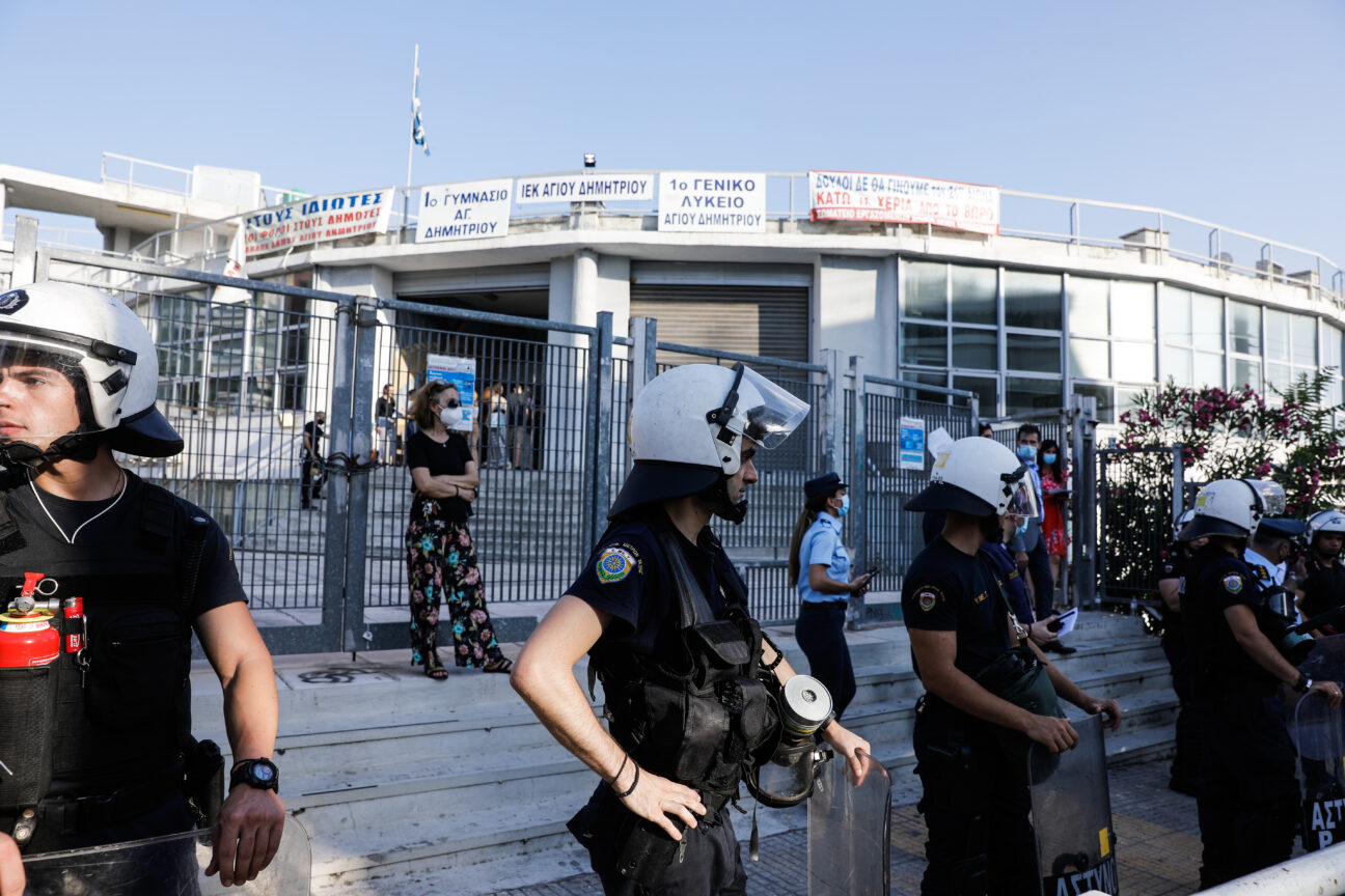 Κόρινθος: Αστυνομικοί έστειλαν εντολές σε καθηγητές για το πώς να ...