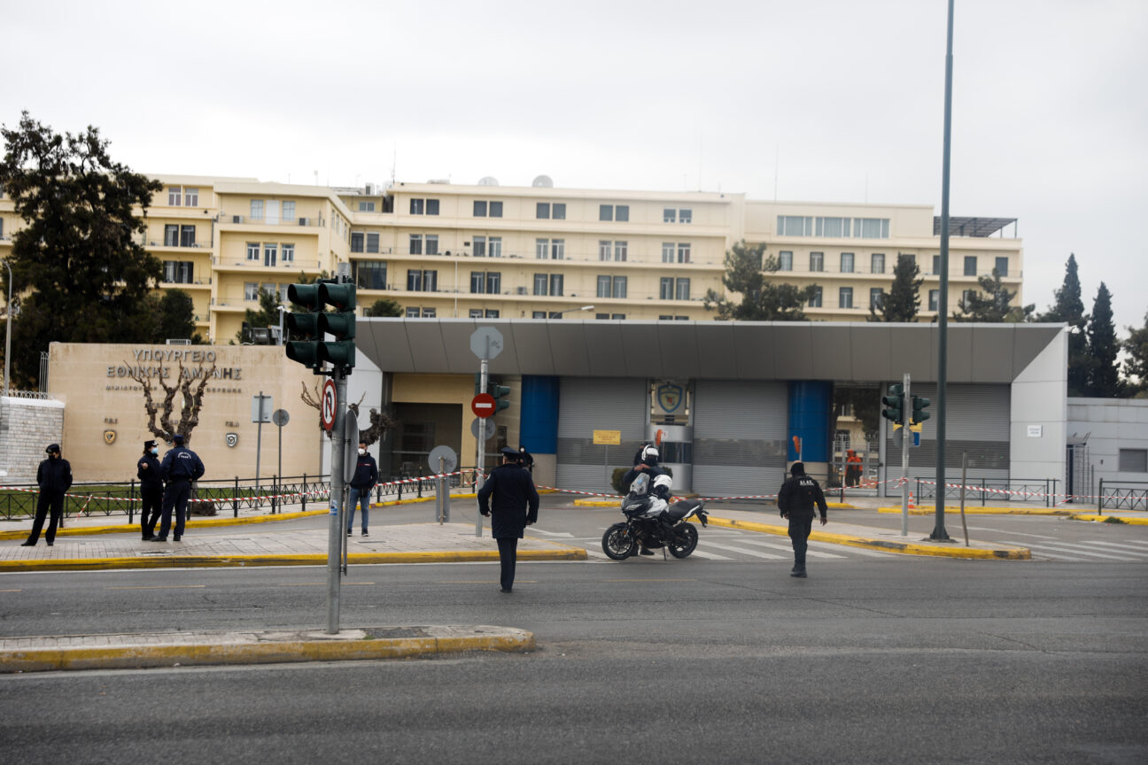 Το υπουργείο Εθνικής Άμυνας εκθέτει Ντογιάκο: Αρμόδια για τους ελέγχους ...