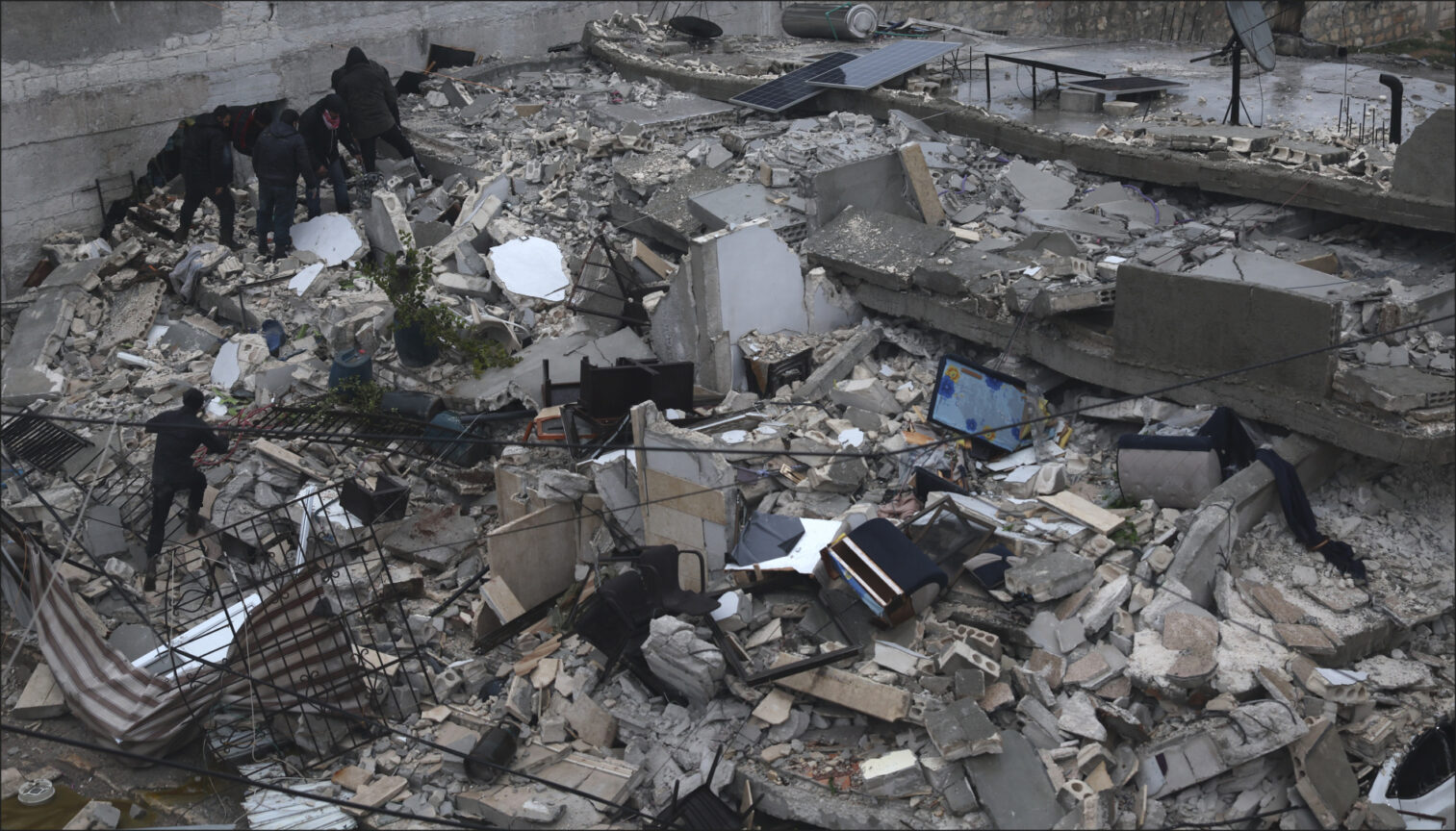 Νέος σεισμός τώρα 7,5 Ρίχτερ στην Τουρκία - Πάνω από 1000 οι νεκροί ...