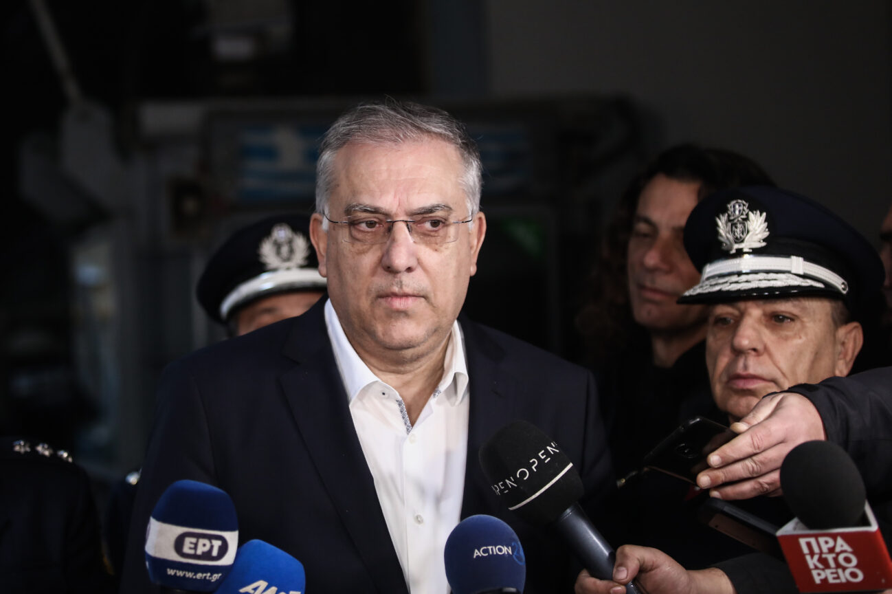 Σιγή Ιχθύος απο Θεοδωρικάκο για τις σχέσεις στελεχών του με τη Greek ...