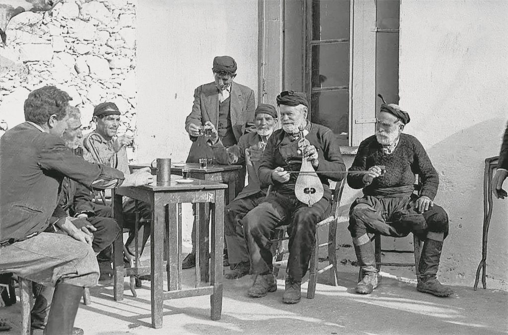 Ο Λουδοβίκος των Ανωγείων… τραγουδάει την Κρήτη σε πεζό λόγο | Το Κουτί ...