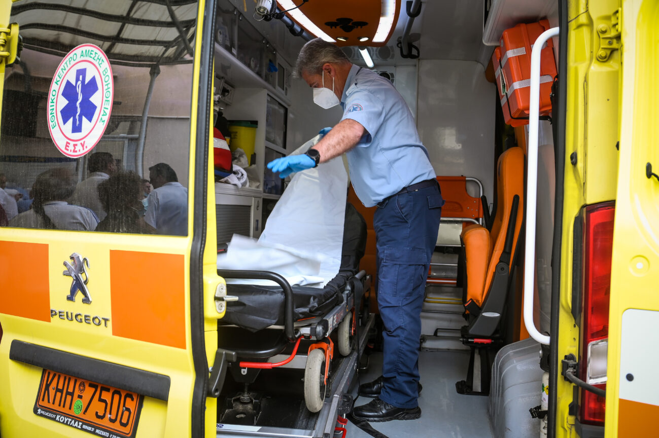 Στρατιωτικός οδηγός ΕΚΑΒ έπαθε απίστευτο σοκ εν δράσει - Το περιστατικό ...