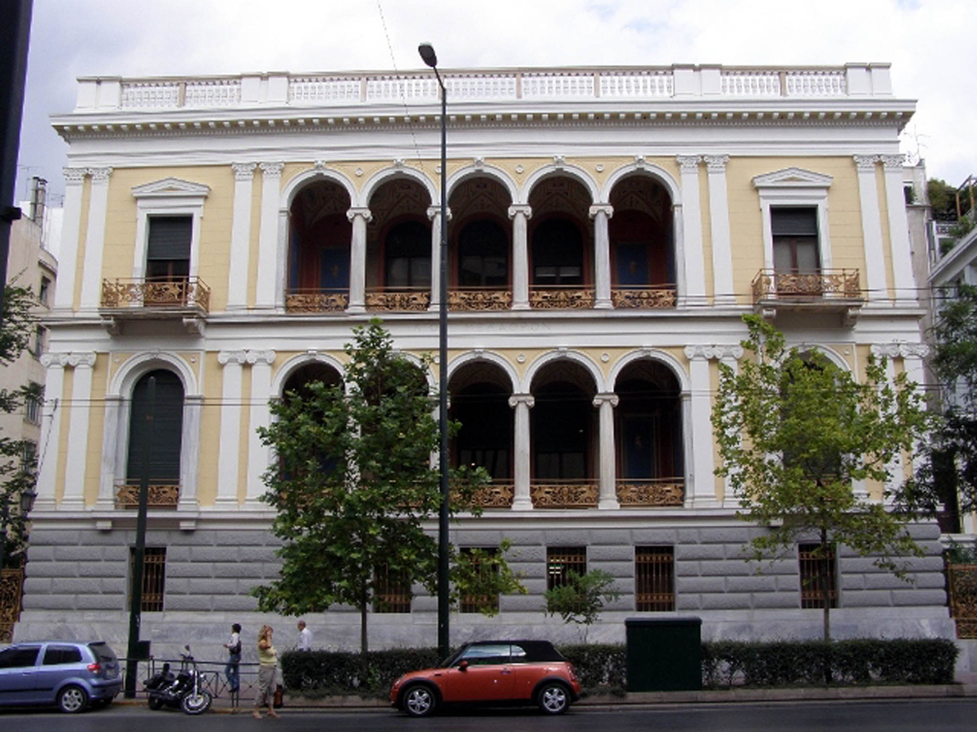 Νομισματικό Μουσείο: Η κυβέρνηση κλείνει το ιστορικό καφέ και το ...