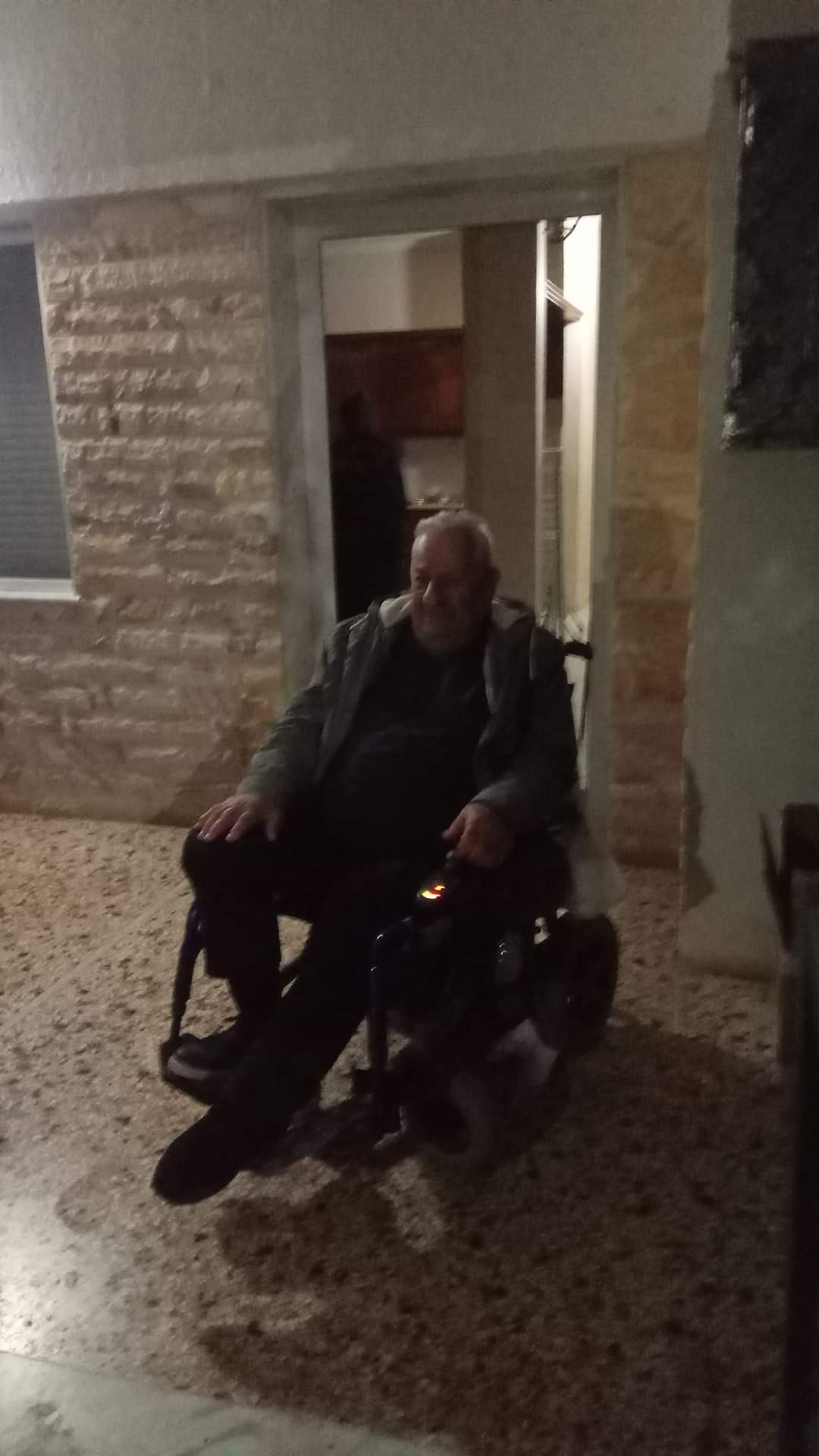 Έκτακτο: Ο 82χρονος απ'τα Ν.Φλογητά αψηφά την έξωση και μπαίνει πάλι ...