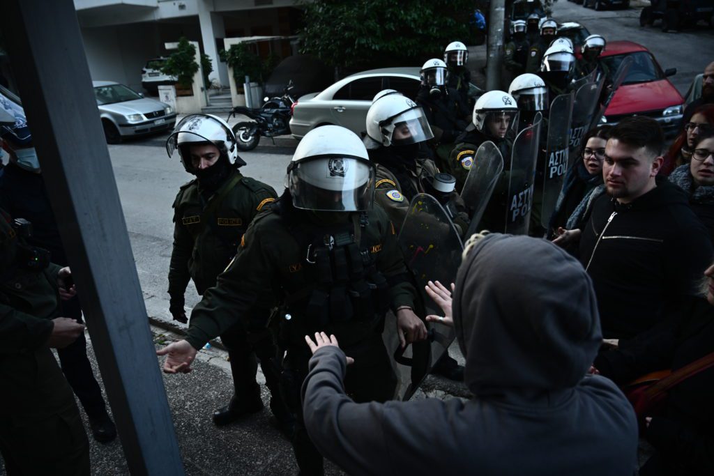 Νέα επιχείρηση έξωσης της Ιωάννας Κολοβού - Έσπασαν την πόρτα του ...