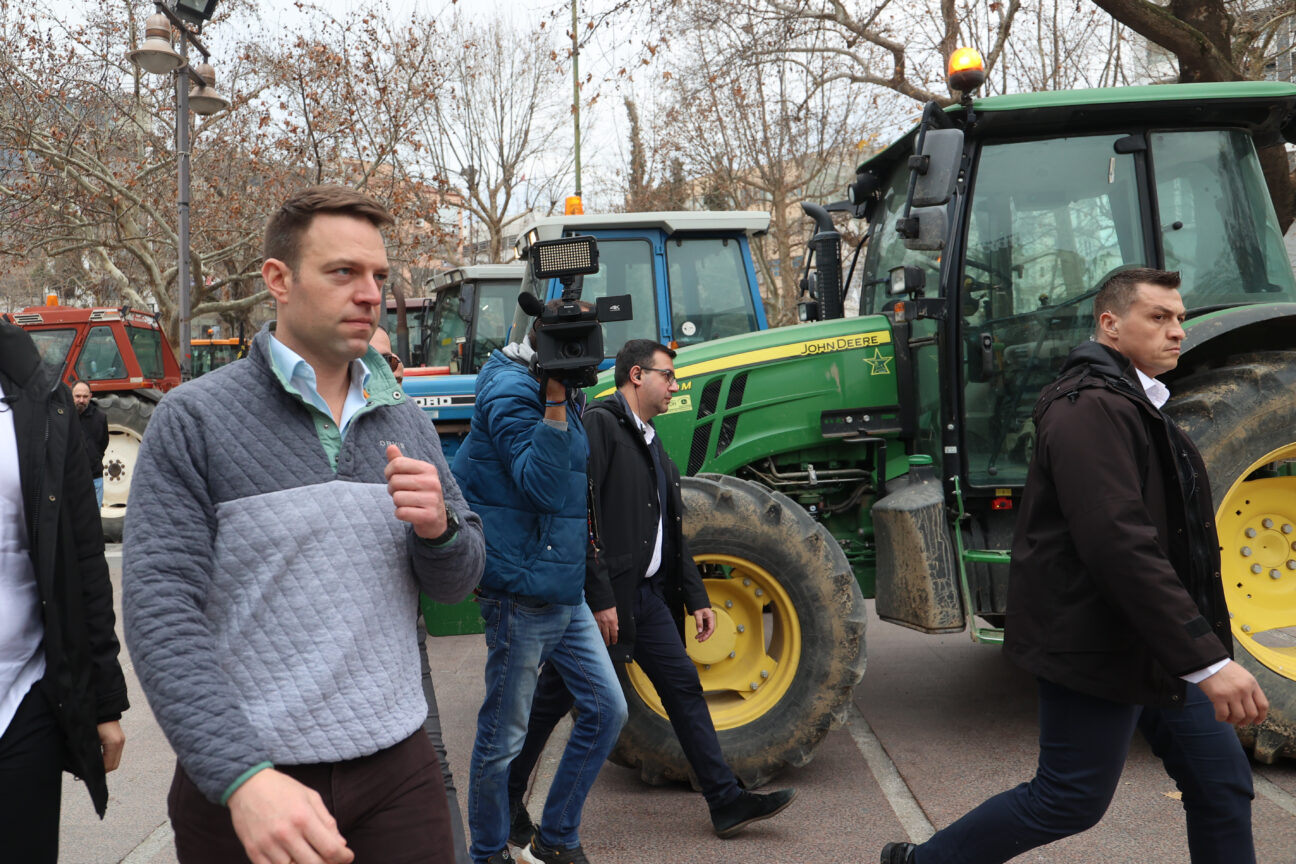 Κασσελάκης σε αγρότες στον Βόλο: «Ταΐζετε τη χώρα» | Το Κουτί της Πανδώρας