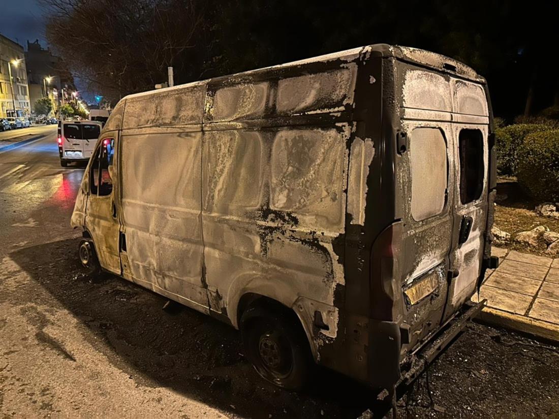 Πανεπιστημιούπολη: Εμπρησμός σε 4 αυτοκίνητα | Το Κουτί της Πανδώρας