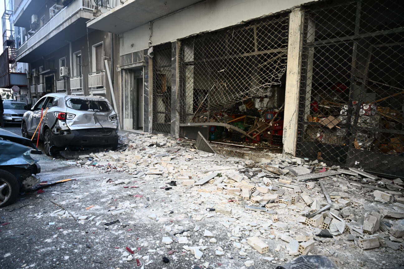 Έκρηξη βόμβας σε κάβα στην Καλλιθέα – Ανήκει σε ιδιοκτήτη γνωστού ...