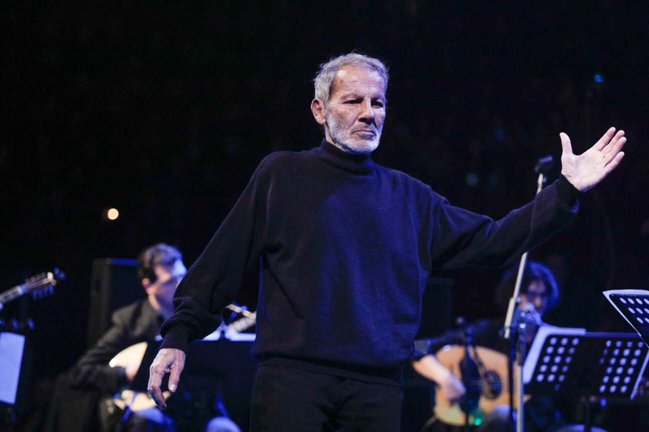 Η σιβυλλική ανάρτηση του Σταύρου Ξαρχάκου: Οι στίχοι που «καρφώνουν ...