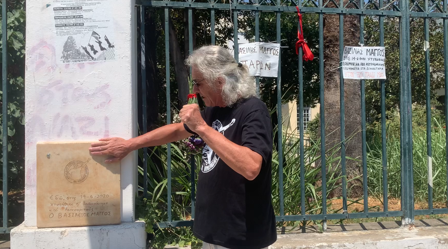Βασίλης Μάγγος: 4 χρόνια απ’τον θάνατό του τοποθέτησαν μαρμάρινη ...