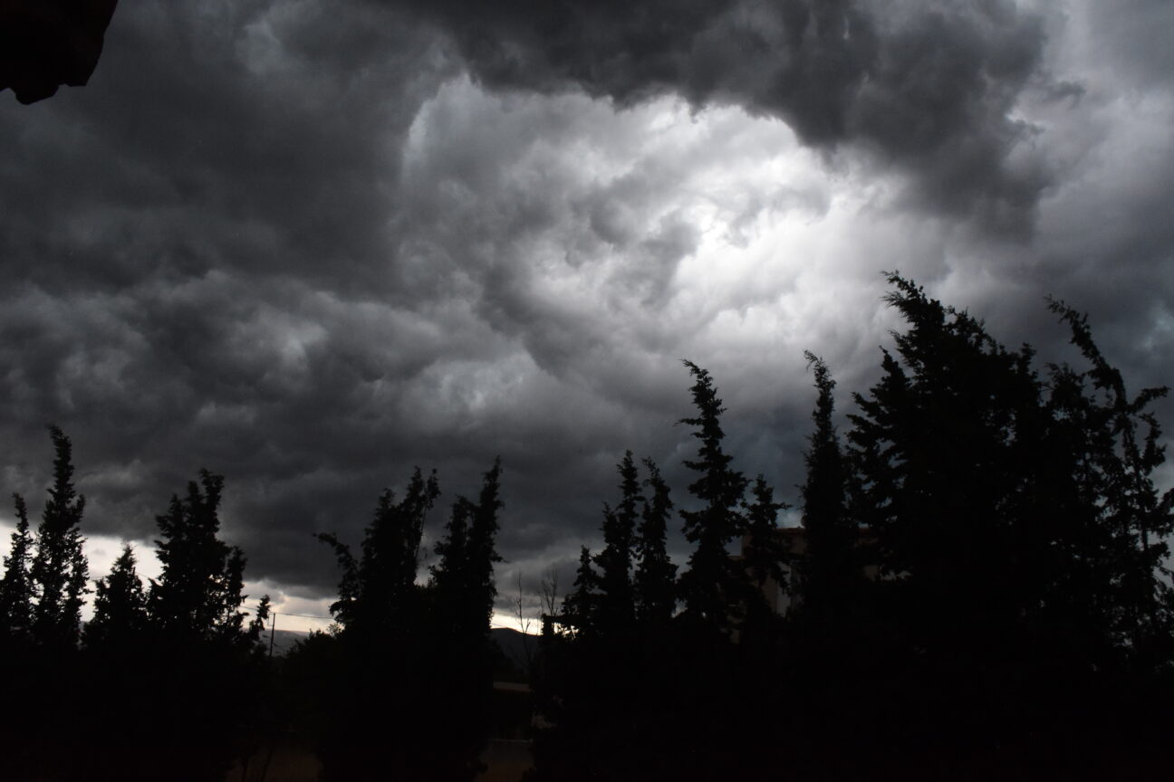 Ο καιρός σήμερα: Βροχές και καταιγίδες - Πού θα είναι πιο έντονα τα ...