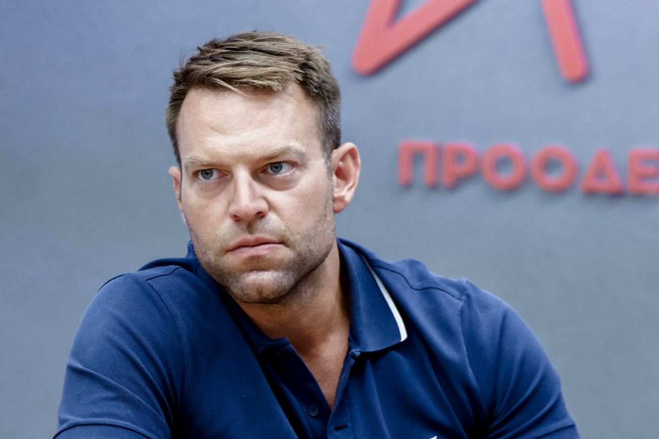 Κασσελάκης: Το σύνθημα «Είμαι εδώ» έγινε και τραγούδι - «Είδα τη μομφή ...