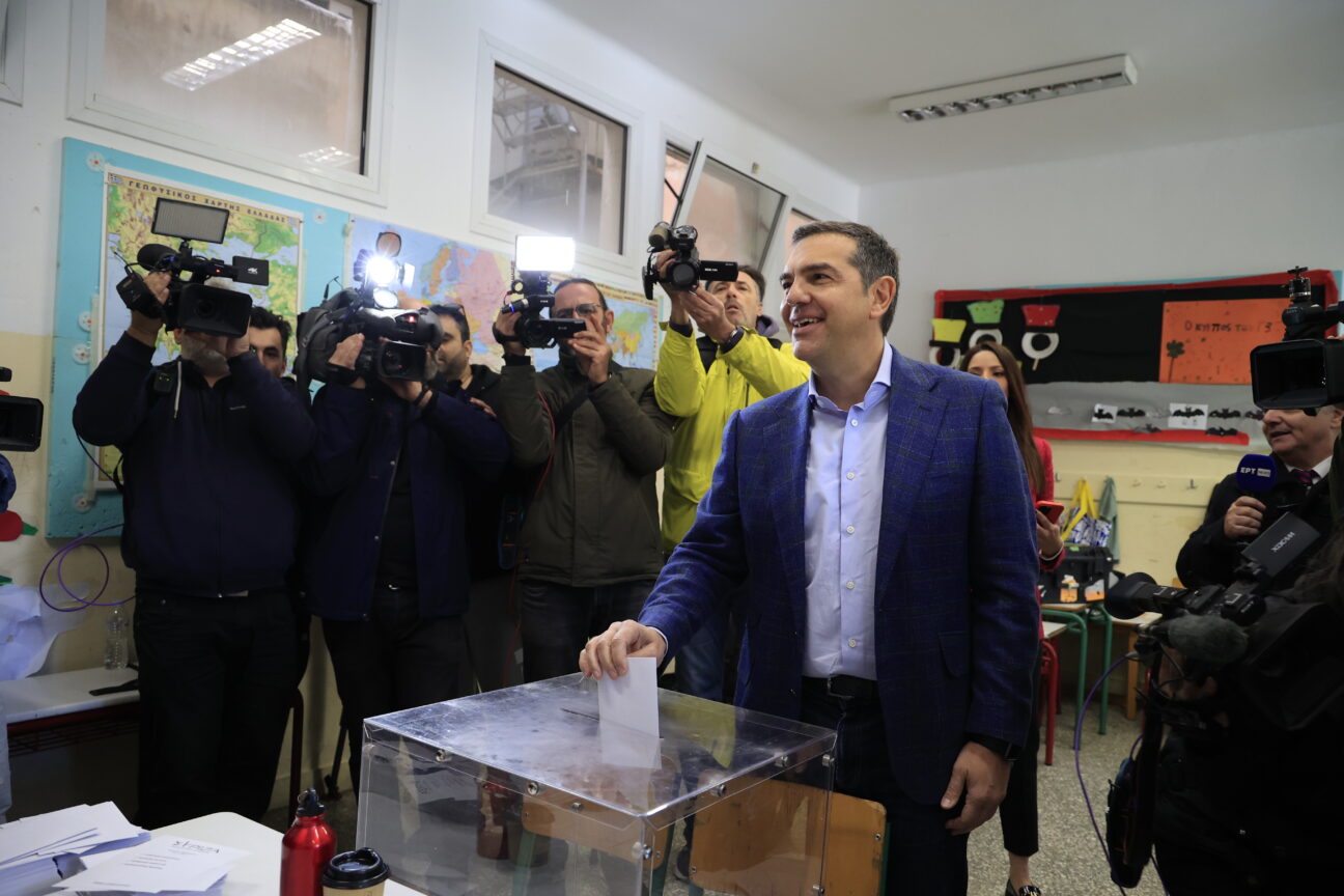 Εκλογές ΣΥΡΙΖΑ: Ψήφισε ο Αλέξης Τσίπρας κάνοντας λιτή αναφορά για την ...