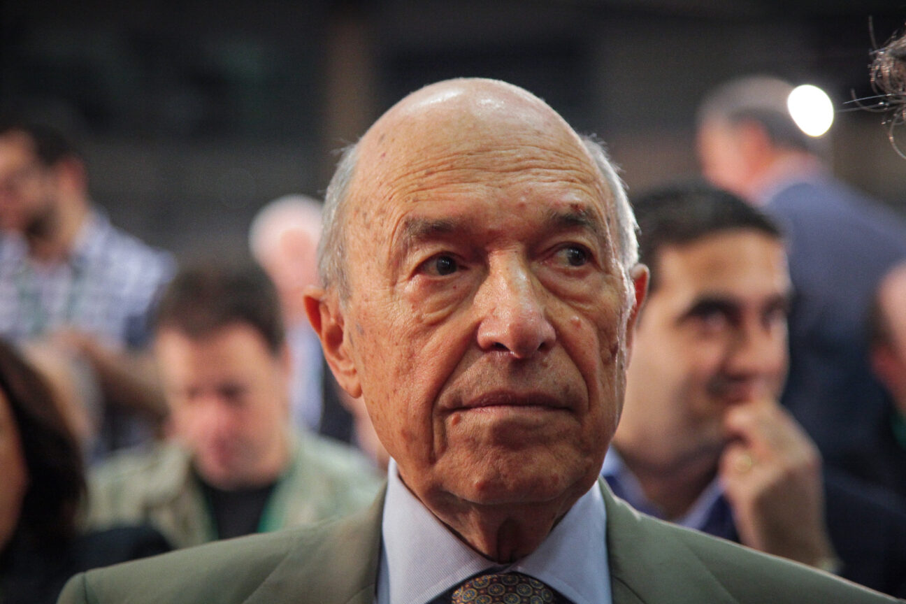 Σημίτης: «Ο άνθρωπος που έβλεπε τα σκάνδαλο να περνούν» - Μια ...