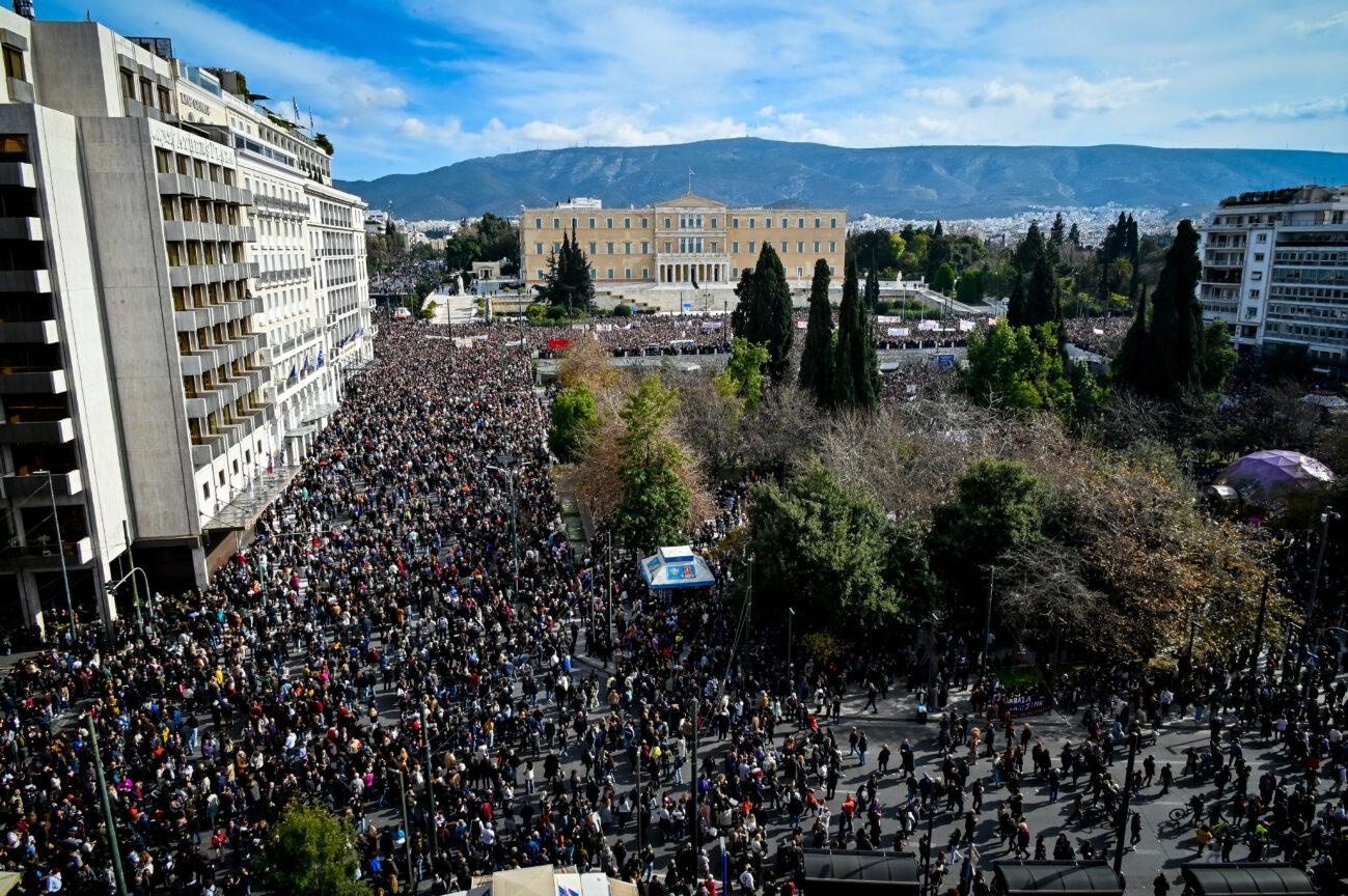 Τέμπη: Αντί-αφίσα για την κινητοποίηση της Παρασκευής προκαλεί ...