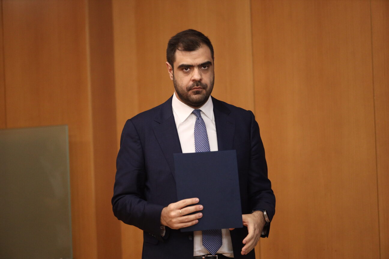 Σύγχυση Μαρινάκη για τα ανώνυμα τρολς, το «Lexotanil», τη χρηματοδότηση ...