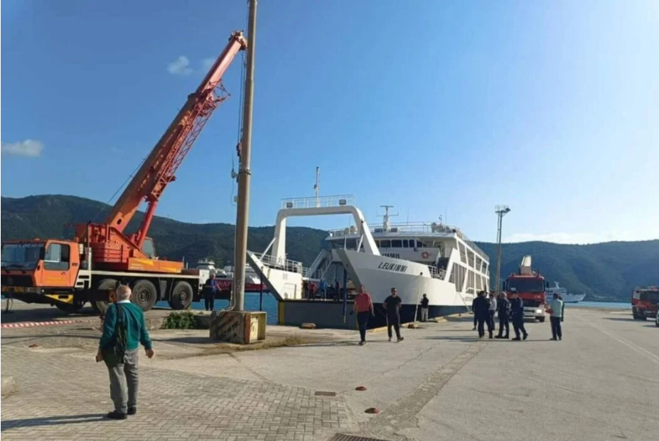 Ηγουμενίτσα: Έσπασε o καταπέλτης σε Φέρι μποτ την ώρα που «έπιανε ...