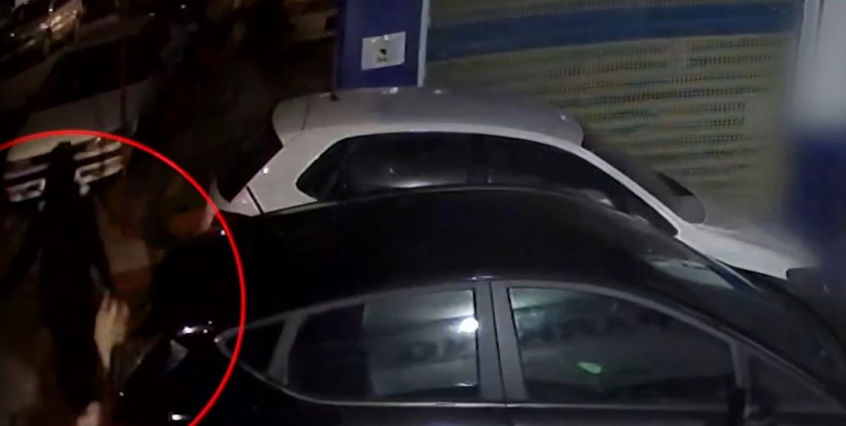 Θεσσαλονίκη: Η στιγμή που η 38χρονη τοποθετεί τη βόμβα έξω από την ...