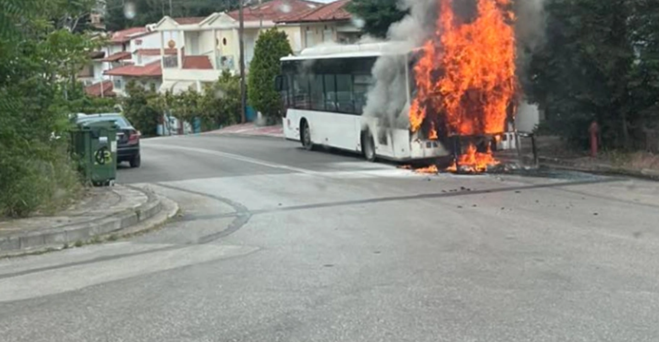 Θεσσαλονίκη: Φωτιά σε εν κινήσει λεωφορείο στο Πανόραμα (video) | Το ...