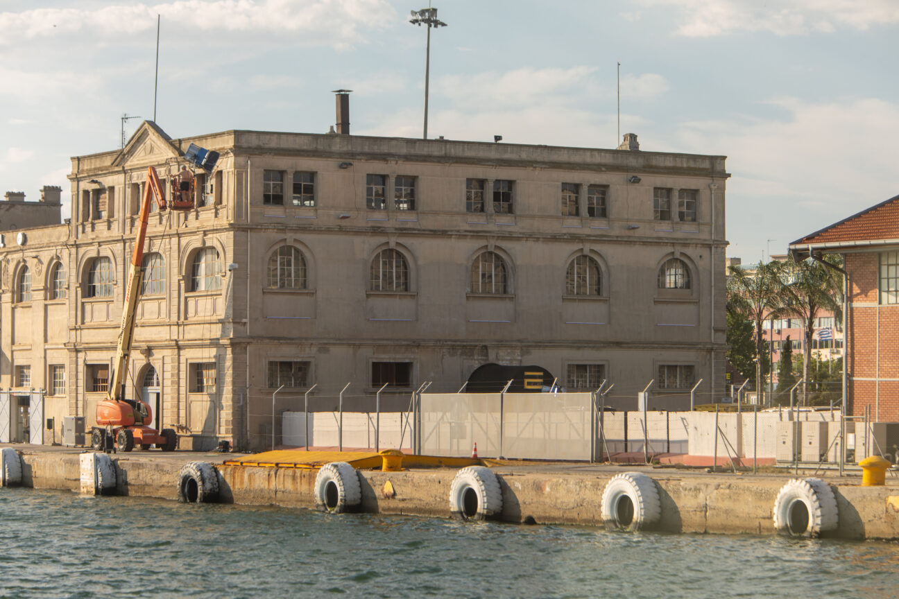 Θεσσαλονίκη: Γυναίκα ανασύρθηκε χωρίς τις αισθήσεις της από το λιμάνι ...