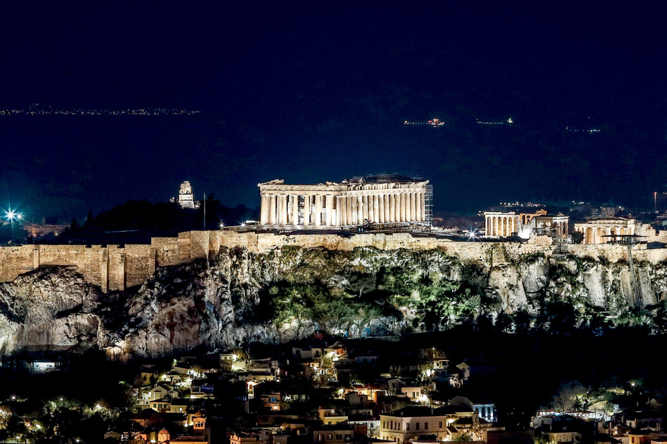 Ακρόπολη: Μυστήριο με άνδρα που εντοπίστηκε αιμόφυρτος στον δρόμο | Το ...