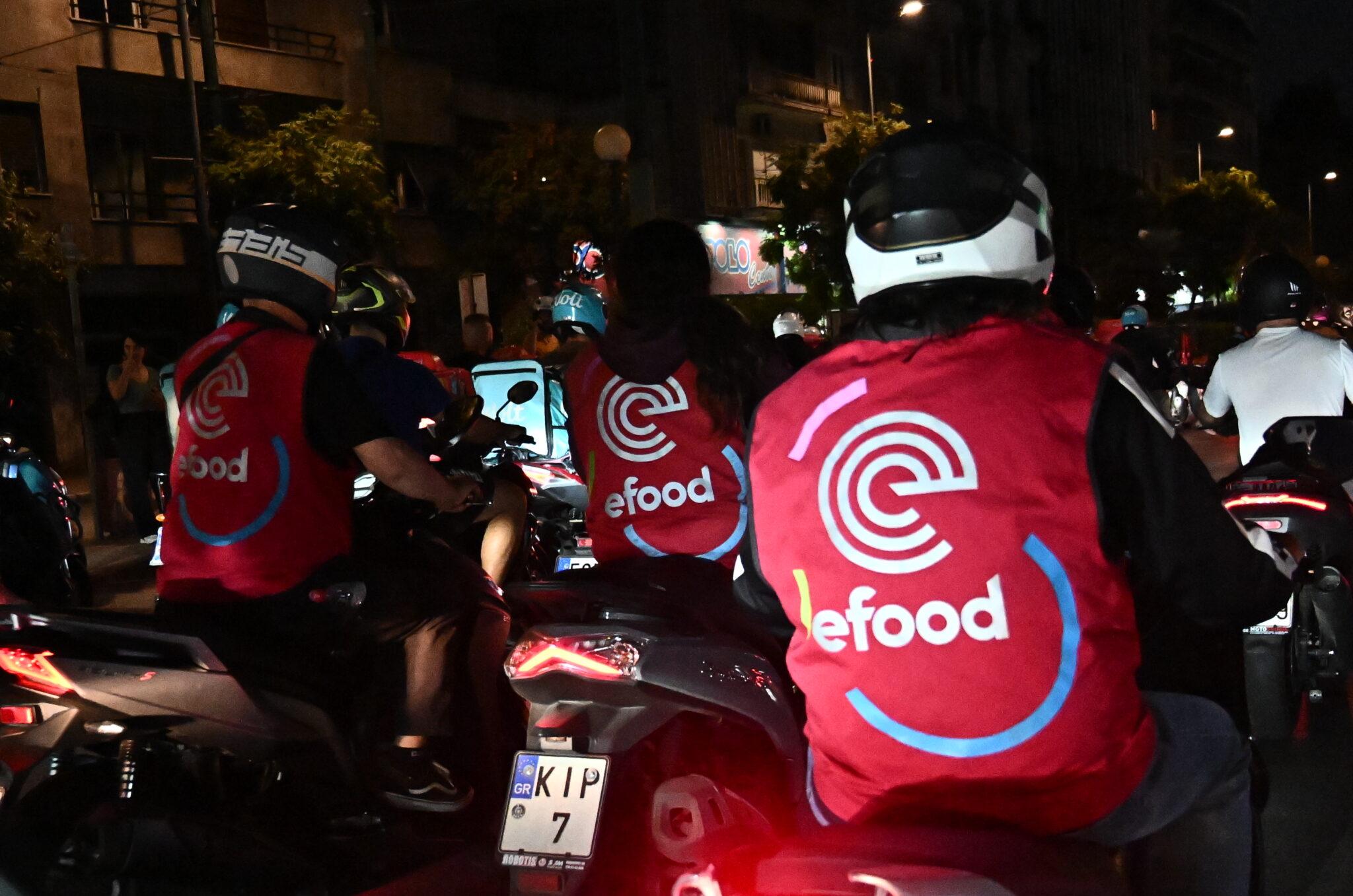 Οργή από τους διανομείς της e-food στη Θεσσαλονίκη - Δουλεύουν με 8 ...